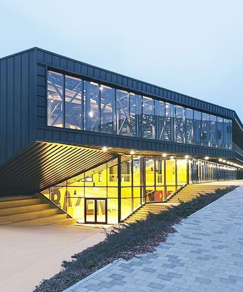 Wrapping the yellow swimming complex in black asymmetric volumes